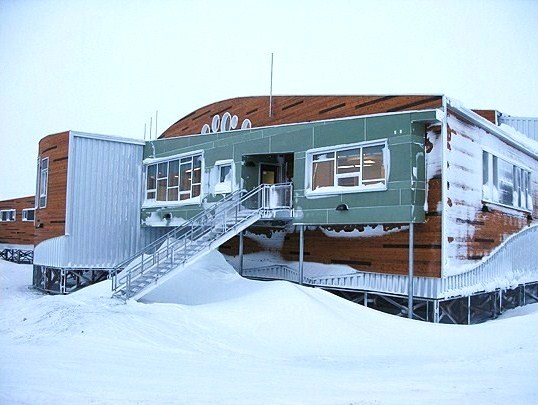 Ultima Thule: Clyde River, Baffin Island- an artistic inuit settlement ...