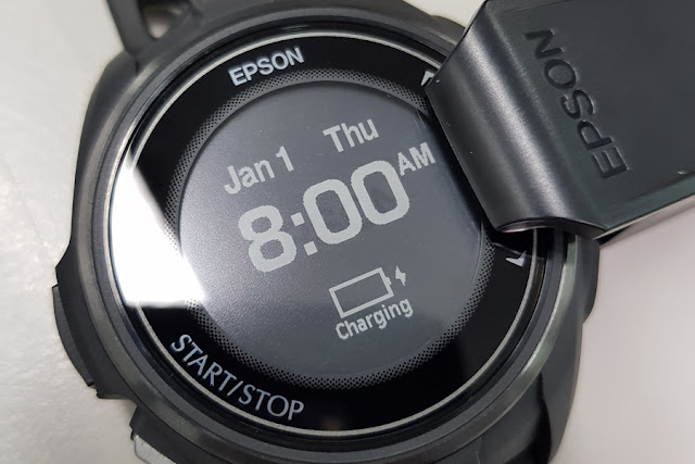 [運動手錶] Part.II 產品開箱分享：EPSON WristableGPS J-300B/J300全能鐵人教練