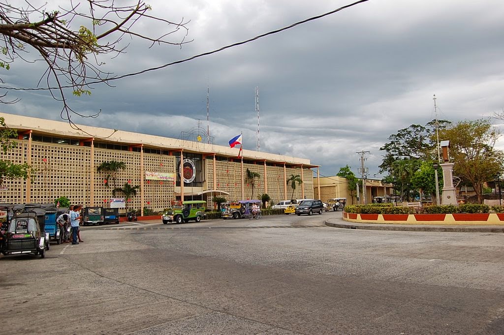 Lutong Cavite : Cavite City Hall