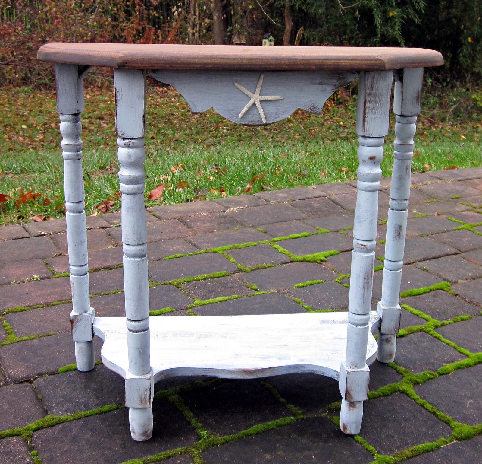 Uniquely Chic Furniture: Rustic Beach Table