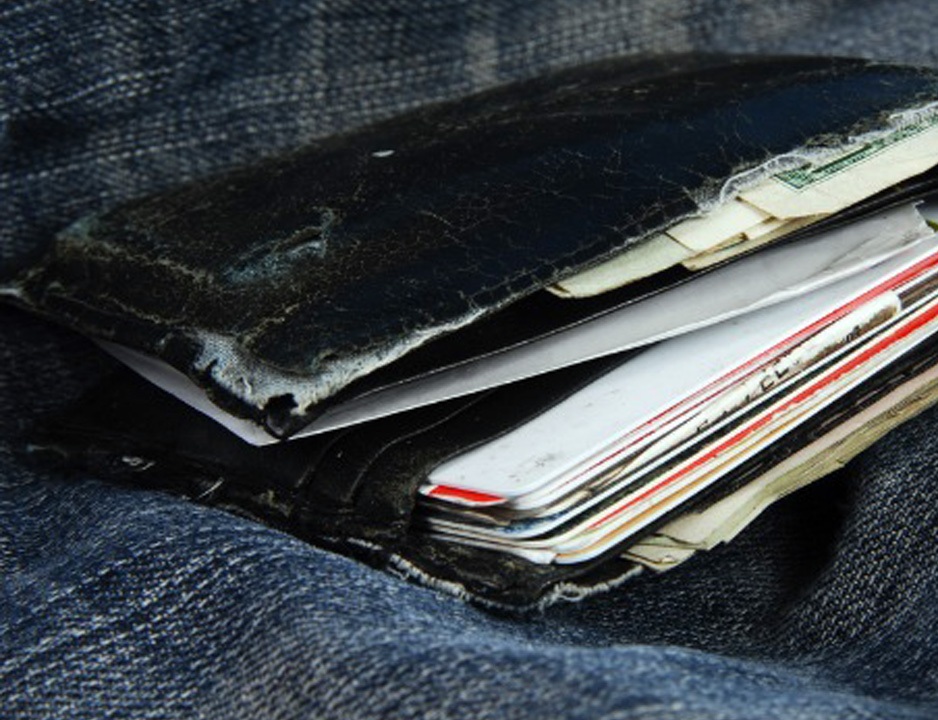 Never keep these things in your wallet or Purse! It Makes You Lose ...