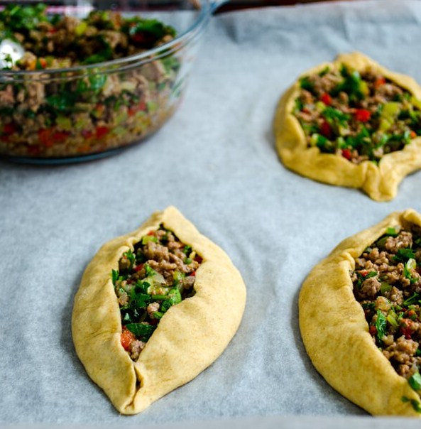 Delicious Turkish Pide with Ground Beef - BEAN GIRRAS