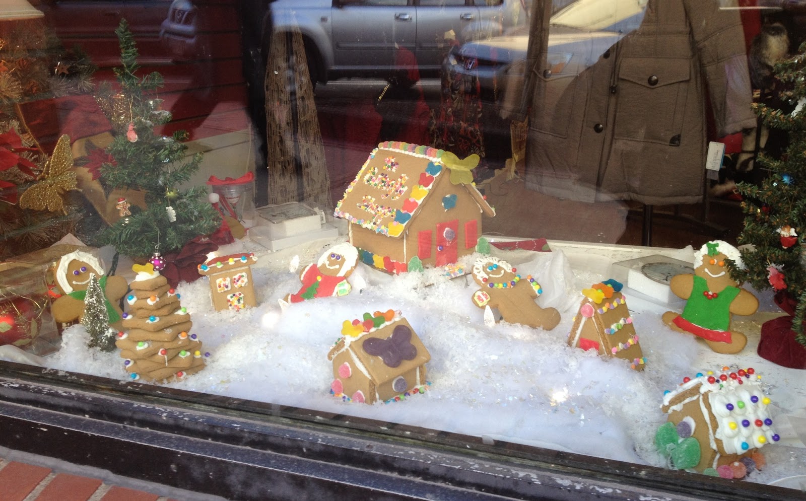 Uptown Gets Sweet With Gingerbread Houses | Country 94