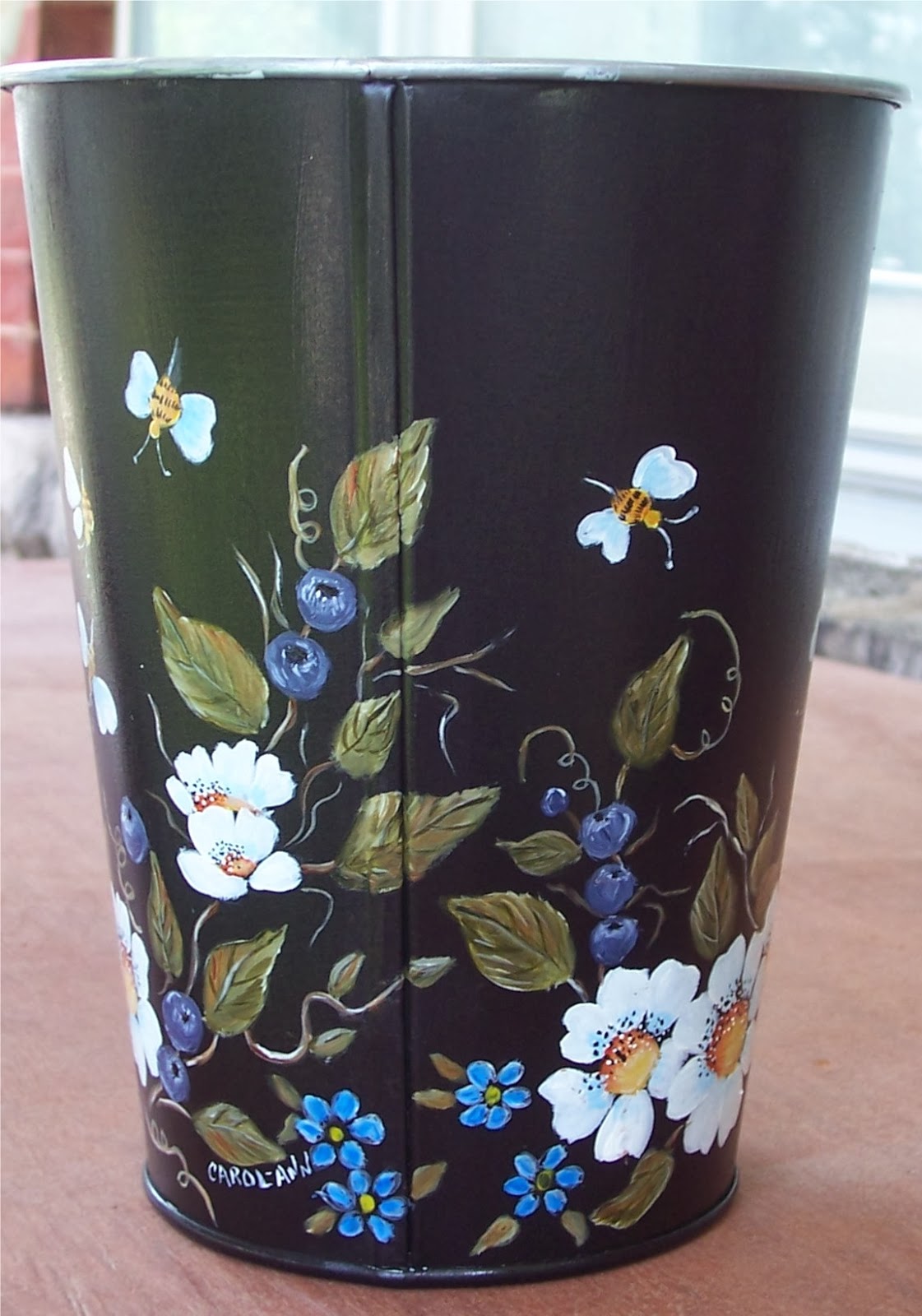 ARTINMARTIN: Paintings on metal and tin objects by Carol-Ann