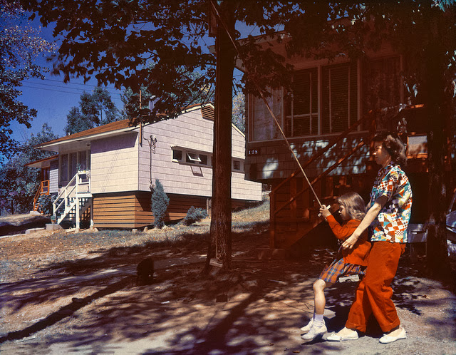 19 Wonderful Color Photographs That Capture Everyday Life in Oak Ridge ...