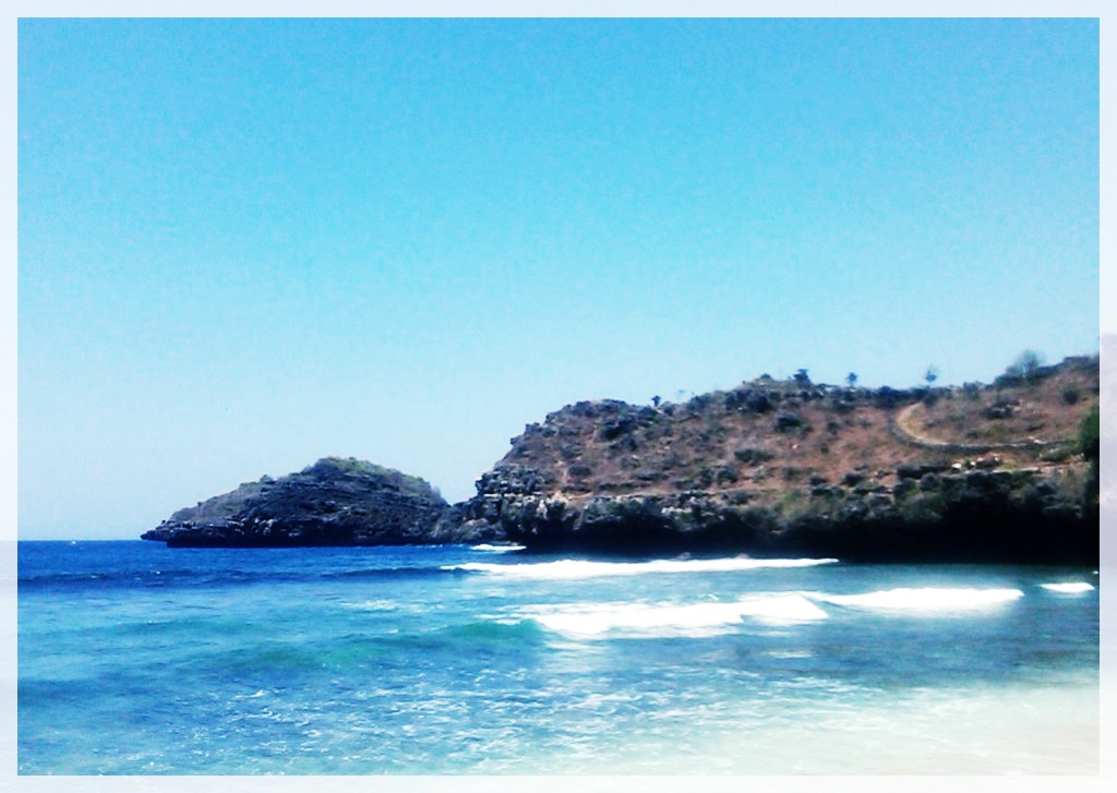 Buna: Pantai Srau Pacitan - Wonderful Indonesia