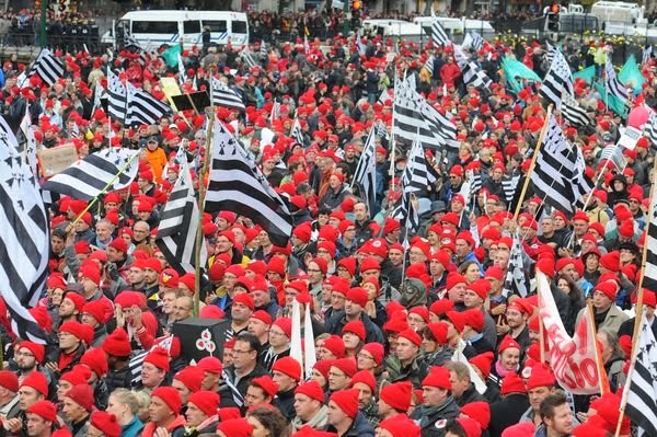 PaSiDupes: Le Foll conduit les Bonnets rouges à une nouvelle ...