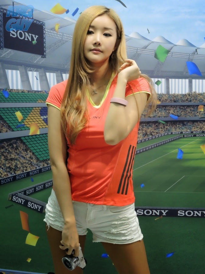 KRQ Guy: 2014 Photo & Imaging Show: Han Song Lee (17 Photos)