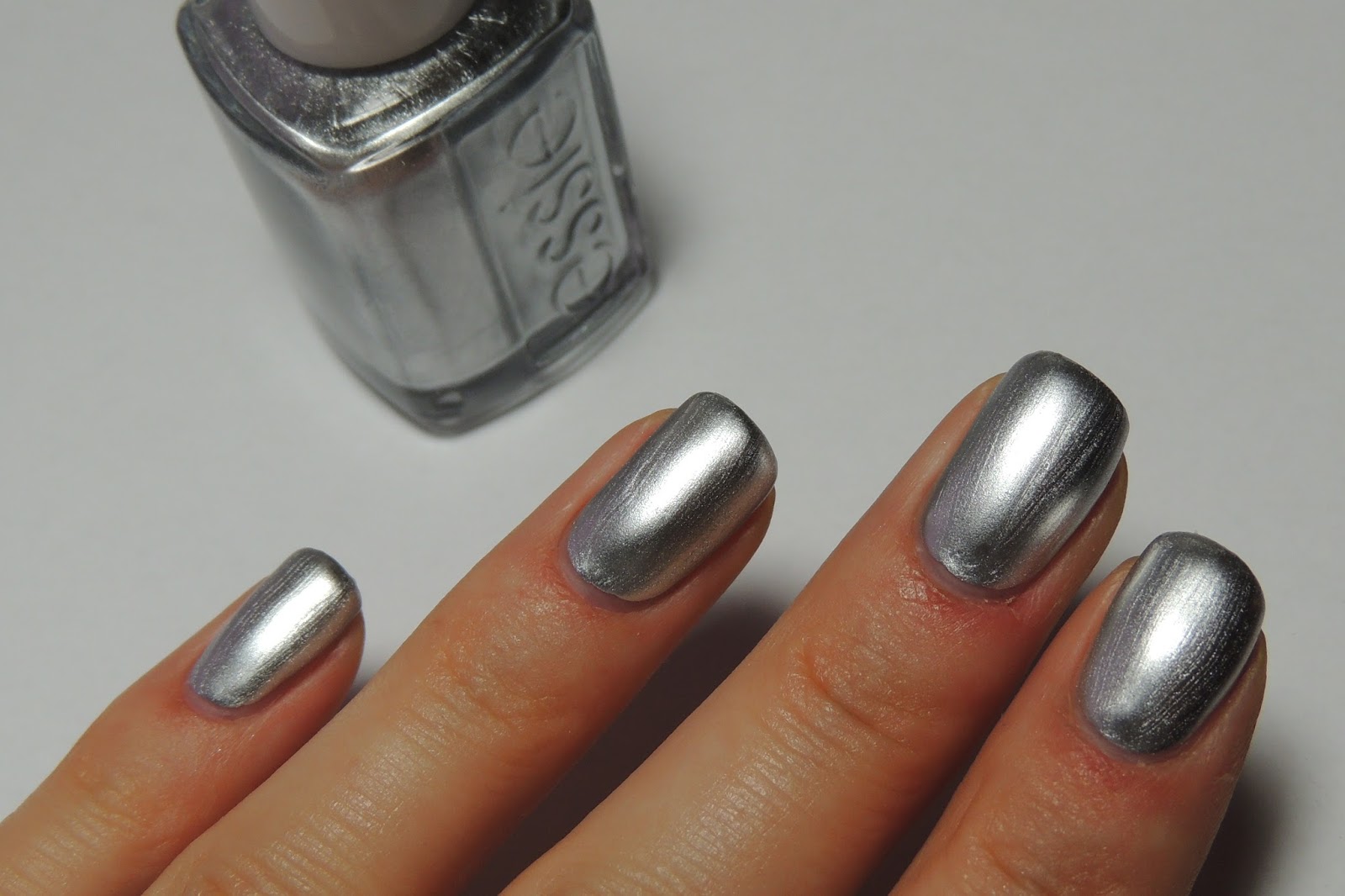 queenofsmile: Essie 'No Place Like Chrome' (Mirror Metallic 2012)