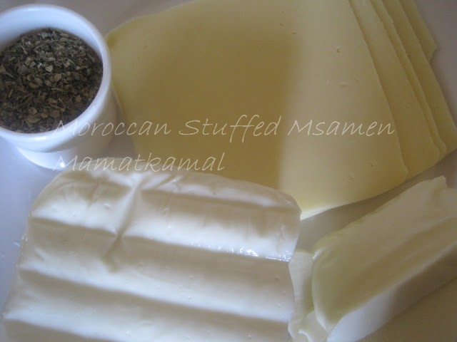 Moroccan Massaman or Msemen Stuffed with Cheese / Massamen ou Msemen ...