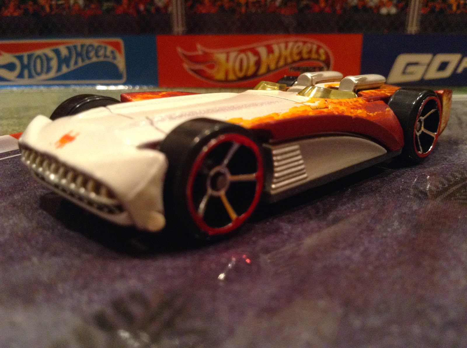 JULIAN'S HOT WHEELS BLOG: Chevroletor (2010 Basic Treasure Hunt)
