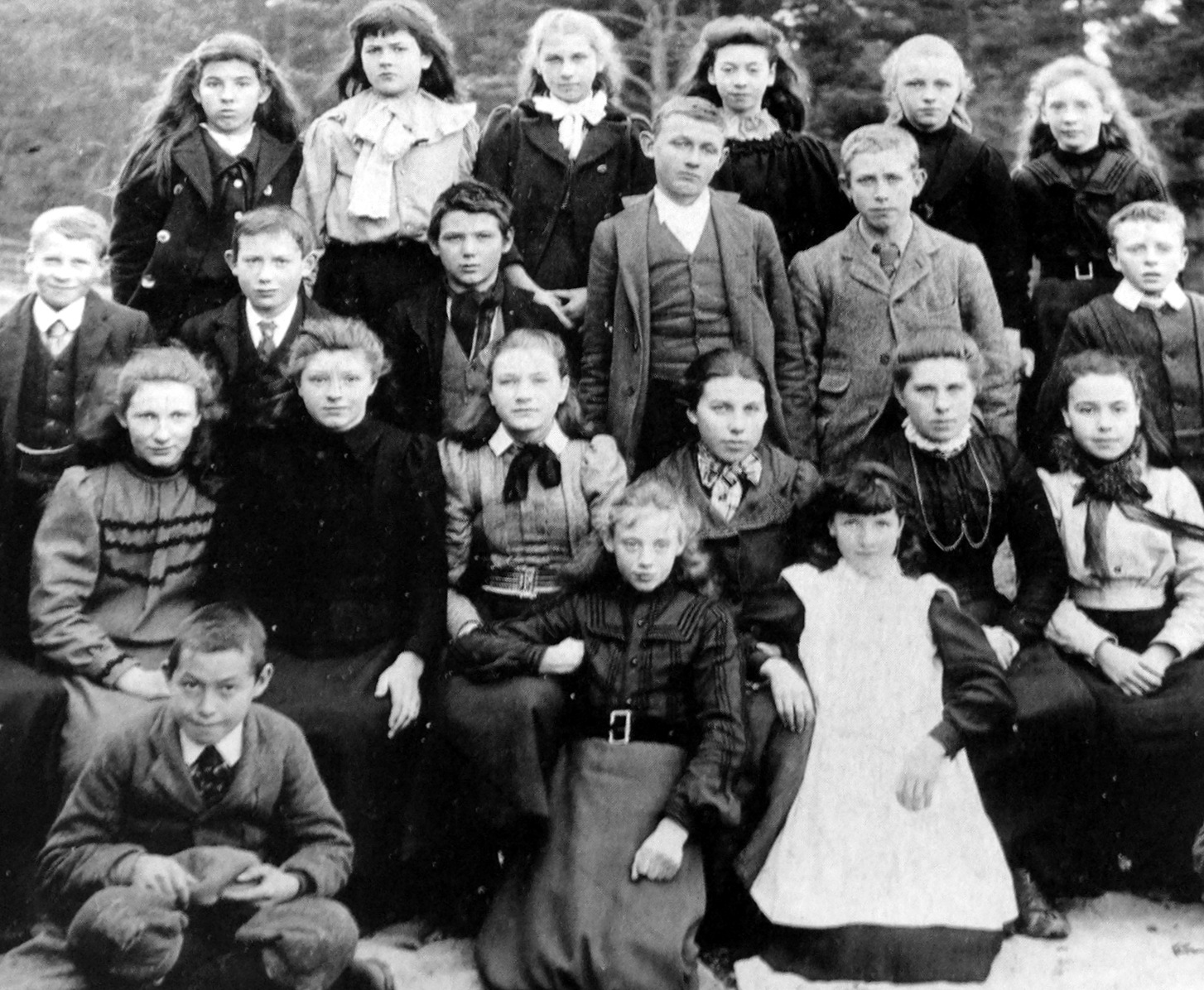 Tour Scotland: Old Photograph School Children Abernethy Perthshire Scotland