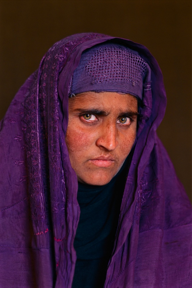 La Veja: LA STORIA DI SHARBAT GULA, LA RAGAZZA AFGANA DAGLI OCCHI VERDE ...
