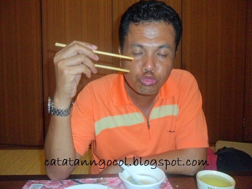 10 Alasan Mengapa Orang Suka Foto Monyong (Duck Face) | Catatan Ngocol