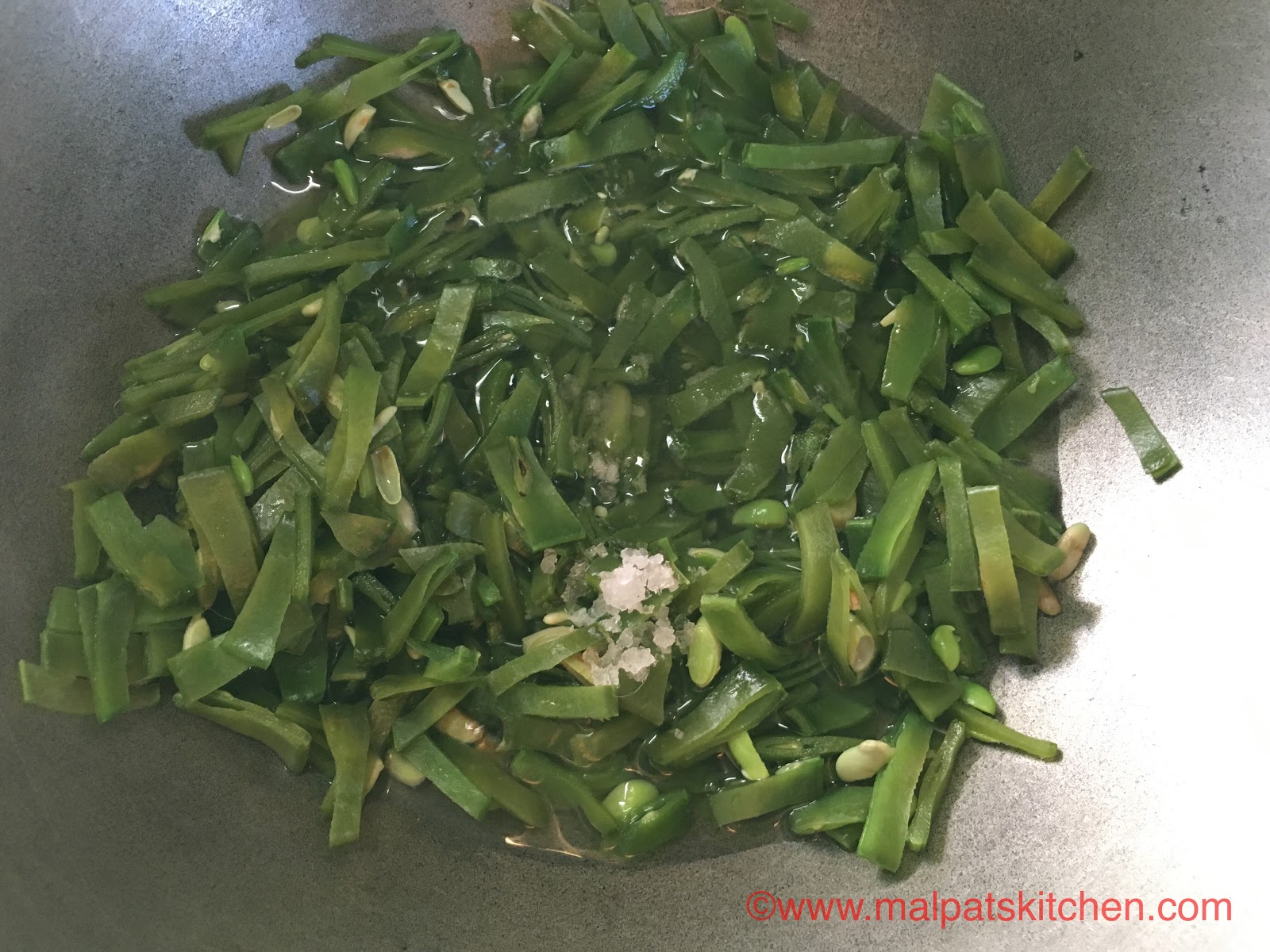 SIMPLE AVARAKKAI CURRY, how to make a simple broad beans curry ...