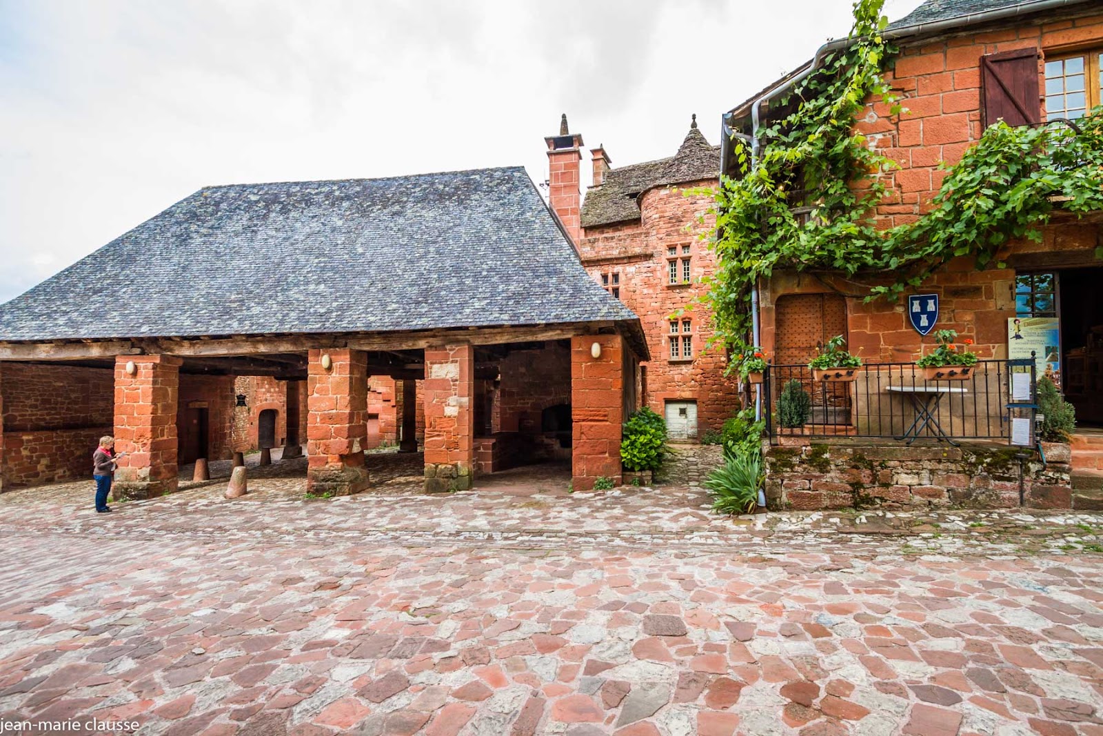 Découvrir la France en photos: 35 - COLLONGES LA ROUGE. (Corrèze-19)