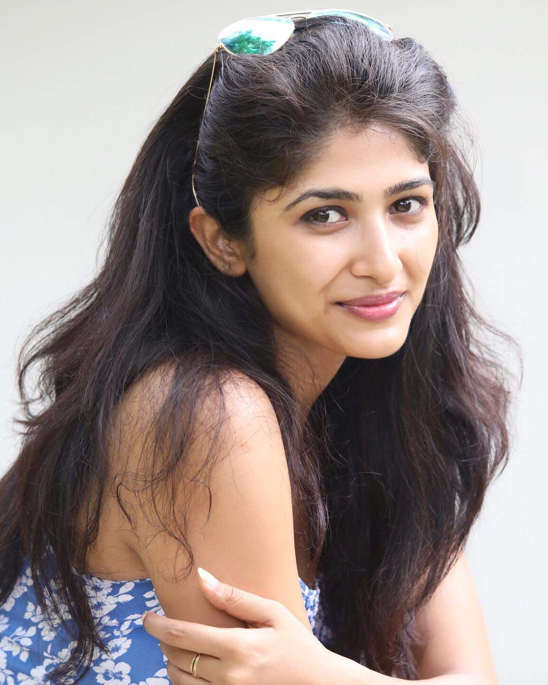 Actress Roshini Prakash Latest HD Photos and wallpapers - Cantik Sexy Hot