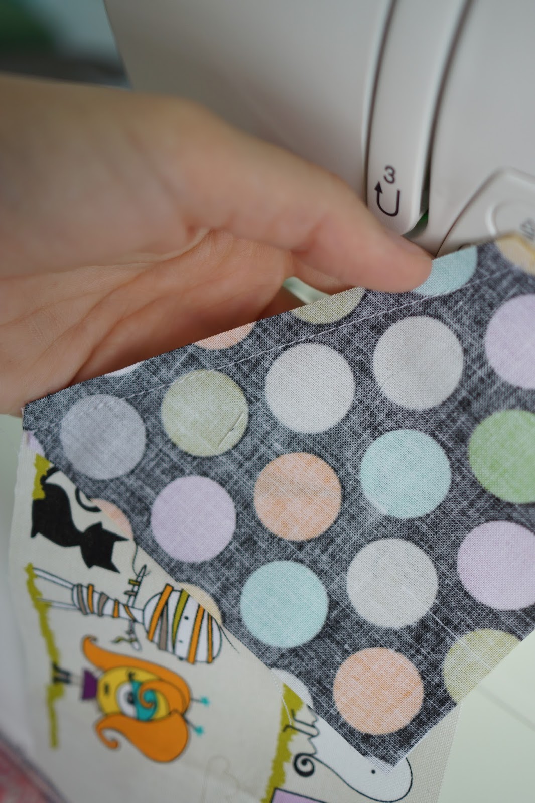 Lo, Ray, & Me: Haunting Hexie Halloween Quilt