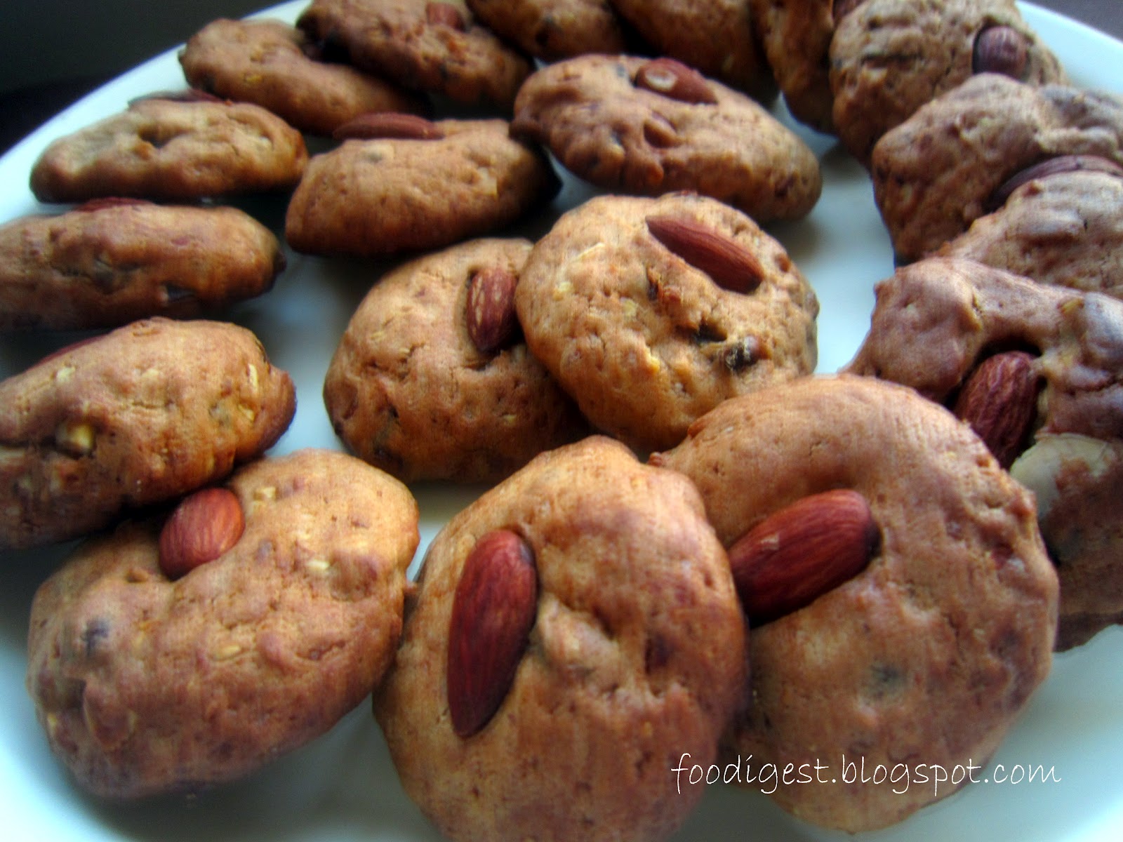 It's my Spice !: Persian Cookies-Dates Almond Cinnamon Cookies