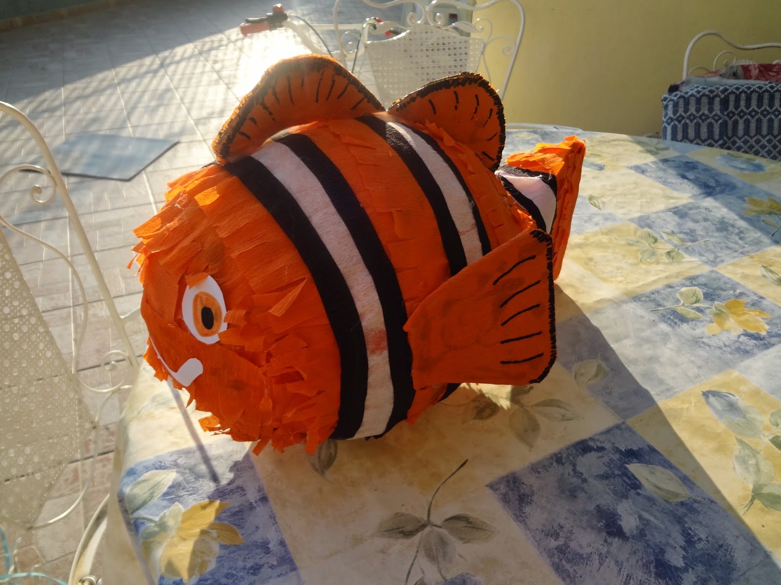 Demi's Art Attack: Πως να φτιάξετε μια πινιάτα (Μέρος Β) - Nemo pinata ...