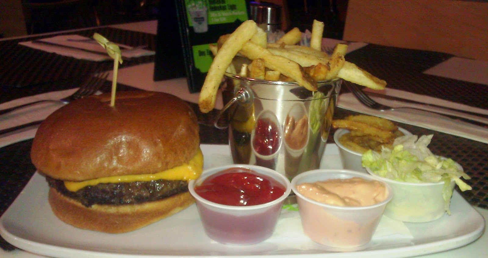 Honest and Accurate Burger Reviews by TheBurgerBusters: Munchbar--Las ...