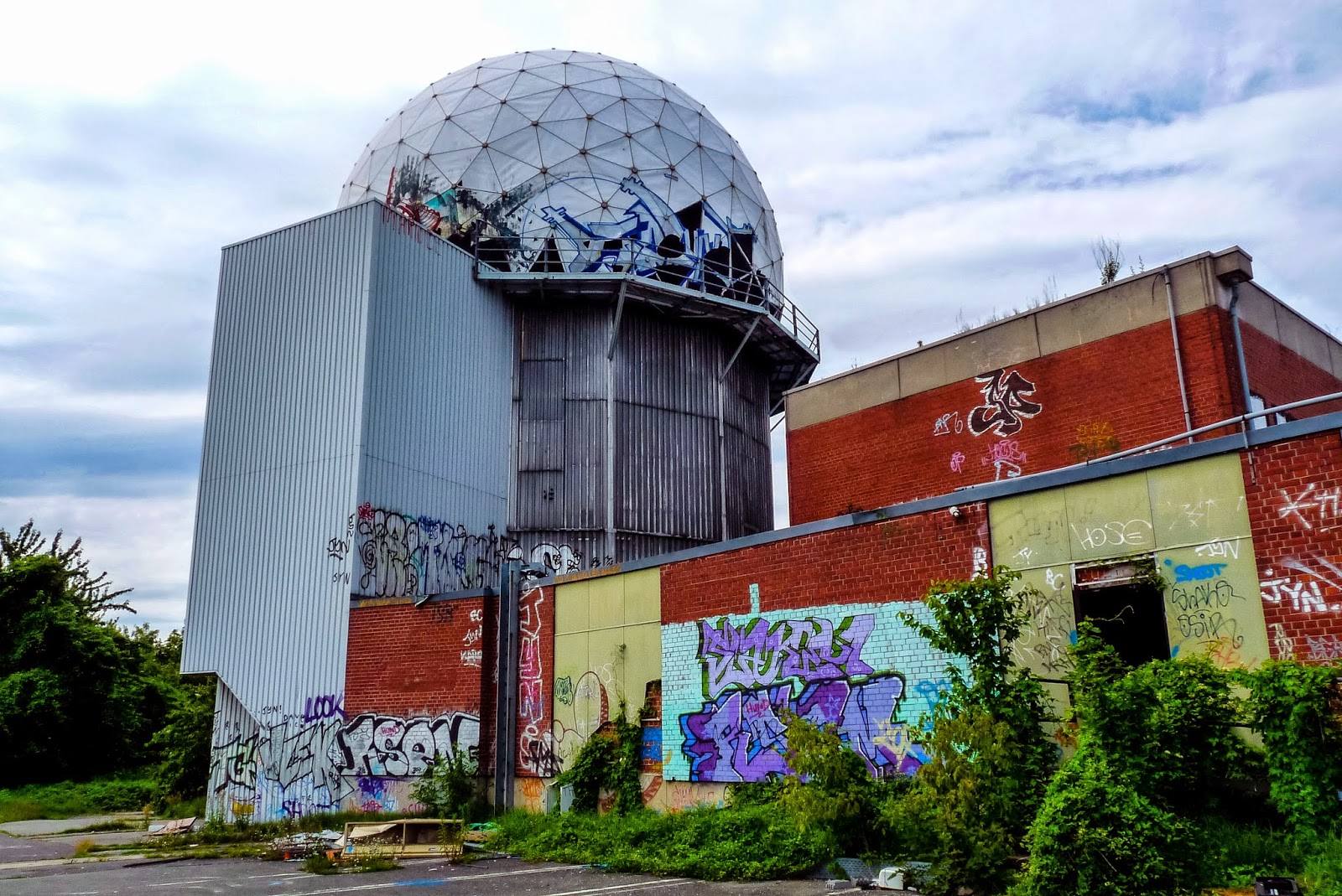 Field Station Berlin Teufelsberg: NSA spy station on buried Nazi ...