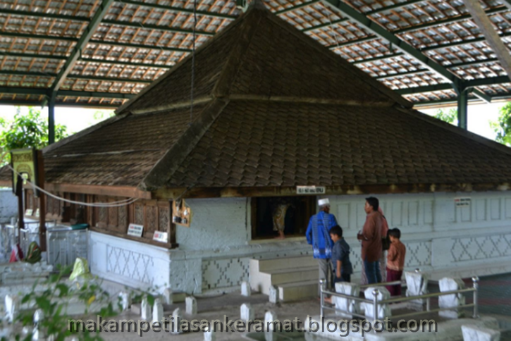 Sejarah dan Alamat Makam Keramat Sunan Drajat - Makam Petilasan Keramat