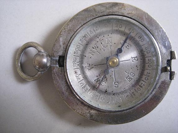 TOKO ANTIEK RETRO: ANTIQUE COMPASS DESIGN UNKNOWN / KOMPAS SAKU ZAMAN ...