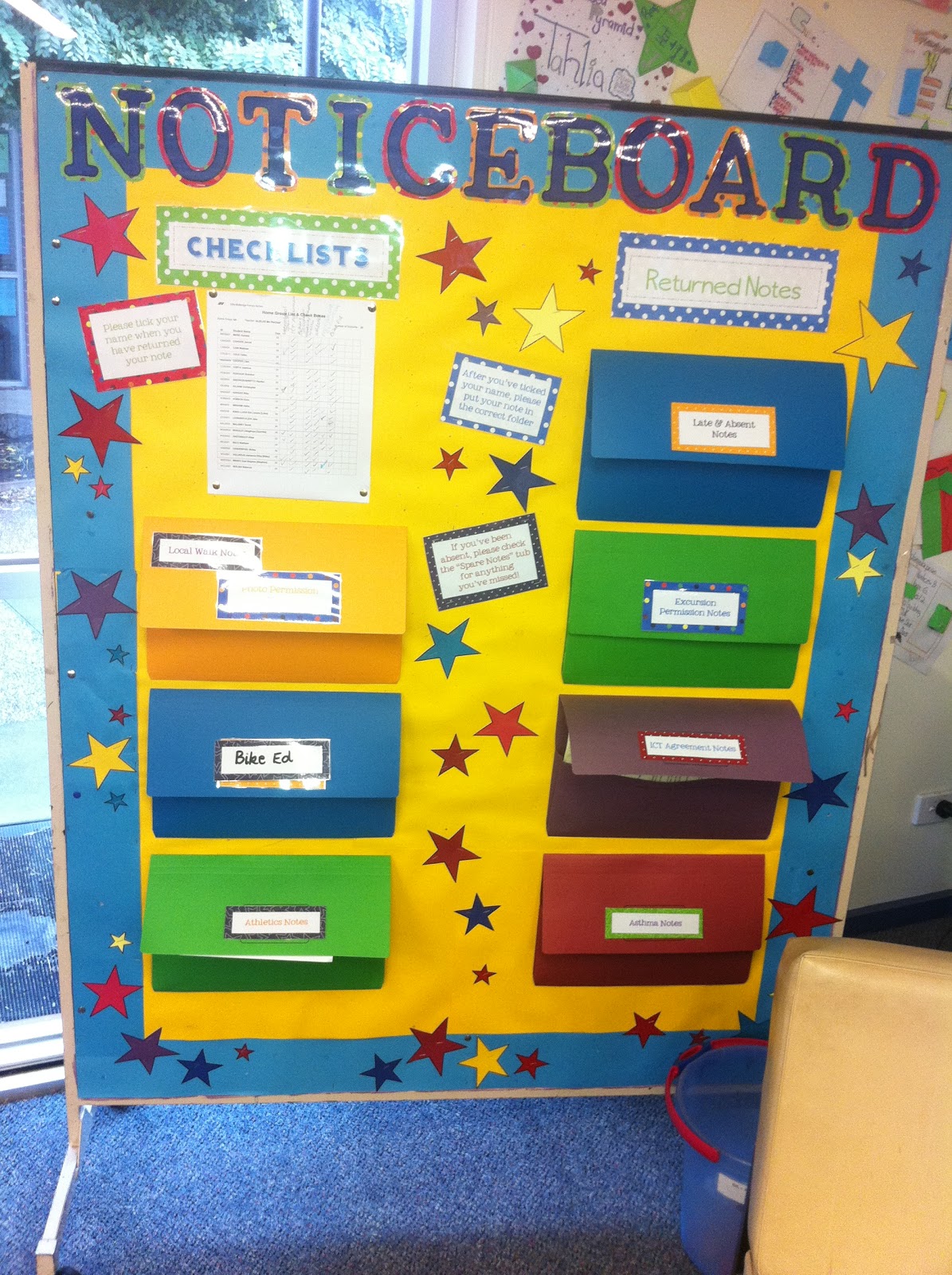 Ms A's Crazy Colourful Classroom: More classroom pics...