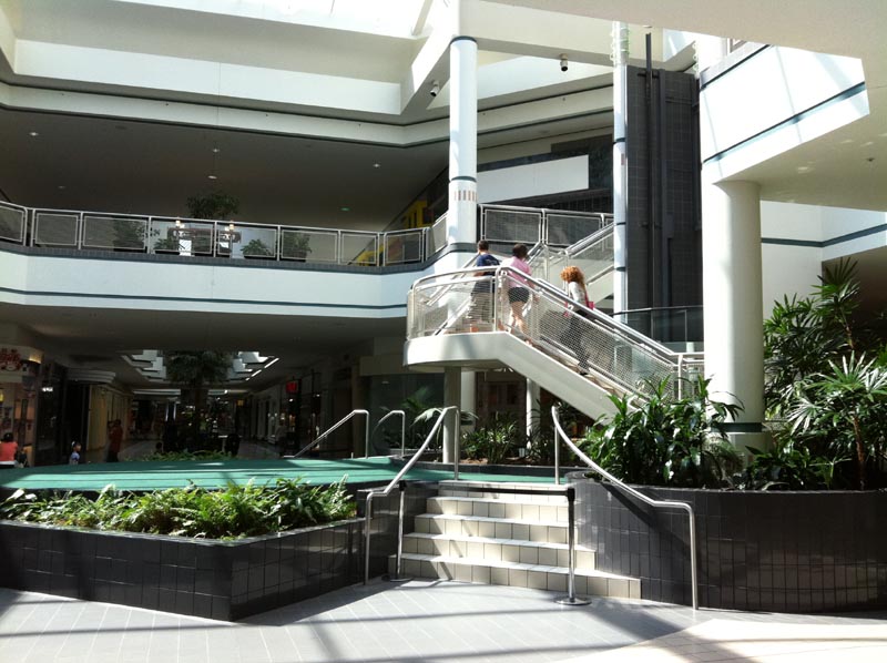 Sky City: Retail History: Oak Hollow Mall: High Point, NC