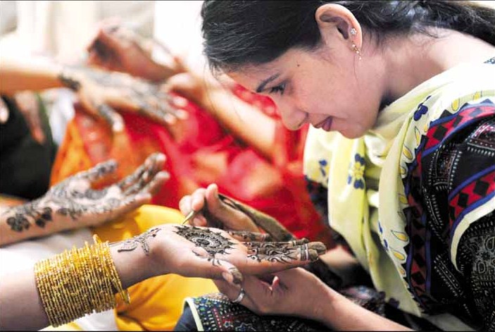 My-Diary: Eid Moon Night Chand Raat Shopping Activities Mehndi Choriyan ...