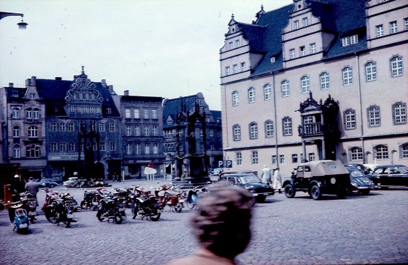 Color Photos That Capture Street Scenes of East Germany in 1960 ...