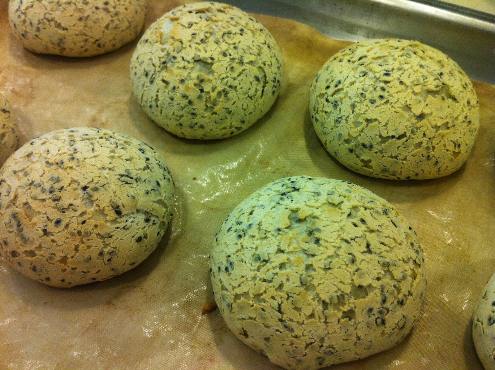 Baking For Cowboys: Korean Sesame Mochi Bread QQ韩式麻磁面包