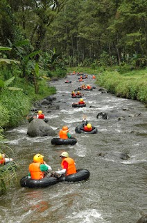WISATA ARUNG JERAM DI KALI BADENG SONGGON
