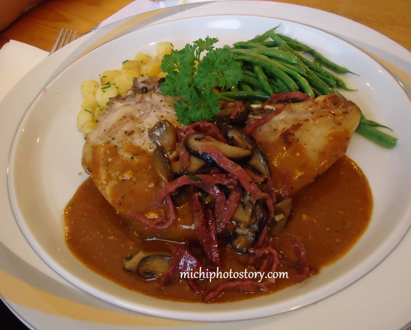 Michi Photostory: Lunch at Santis Delicatessen