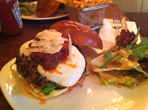 Cheeseburgerboy: Hache, Camden