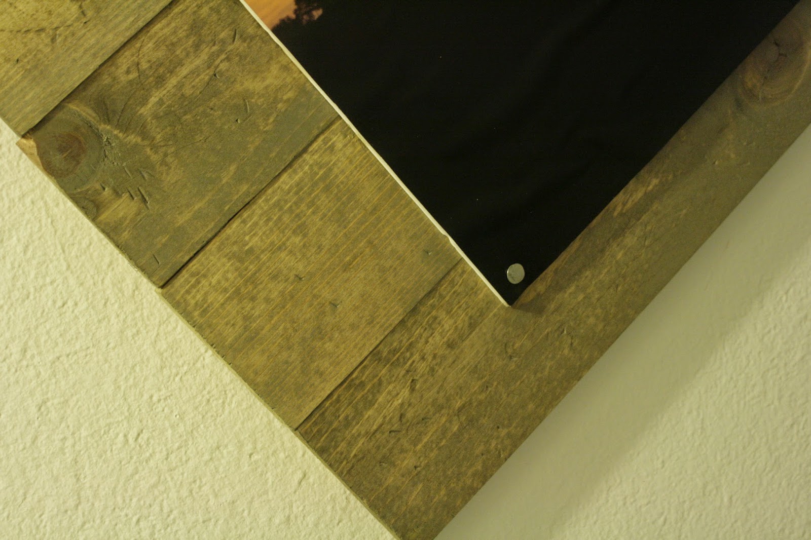 DIY Sunday: Large Rustic Barn Wood Frame | The Dabbling Crafter