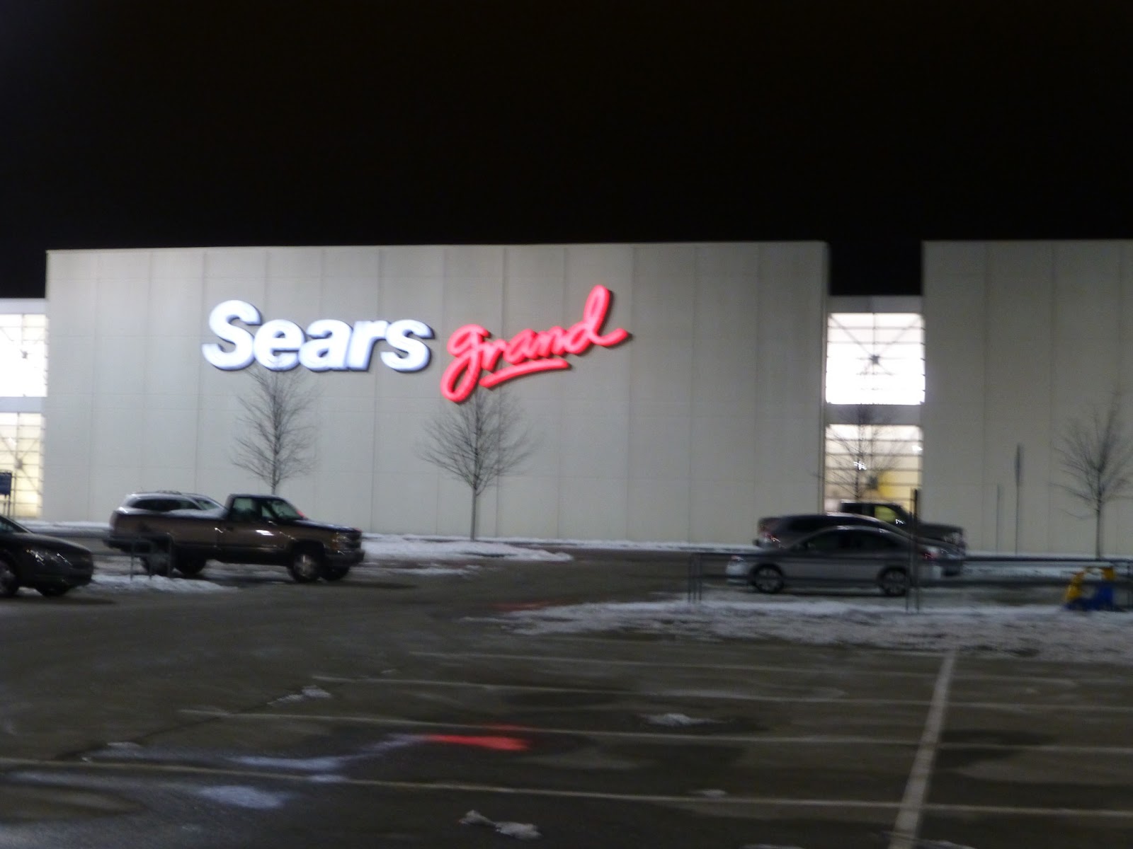 Dead and Dying retail: Sears Grand in Solon, Ohio