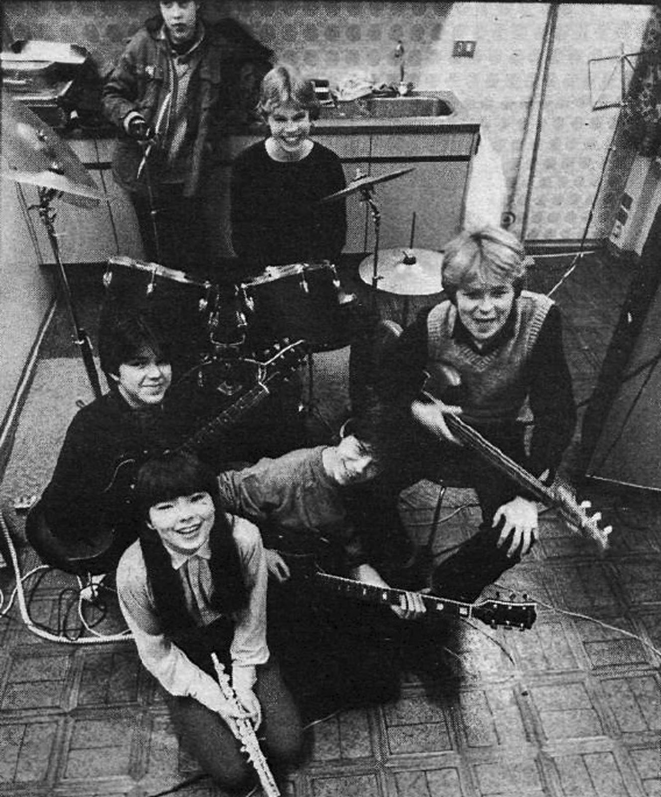 15 Rare and Adorable Childhood Photos of Björk From the 1960s and 1970s ...