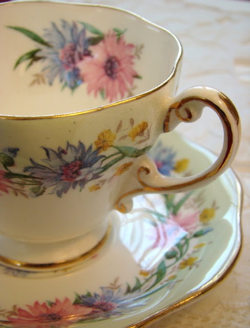 Miss Rose Sister Violet: Tea Cup Tuesday!
