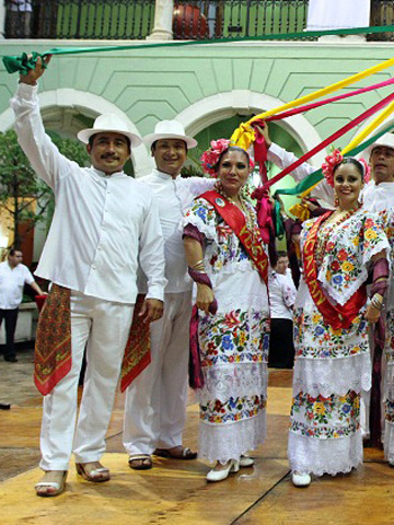 Diversidad Cultural en Mexico : Vestimenta de Merida Yucatan