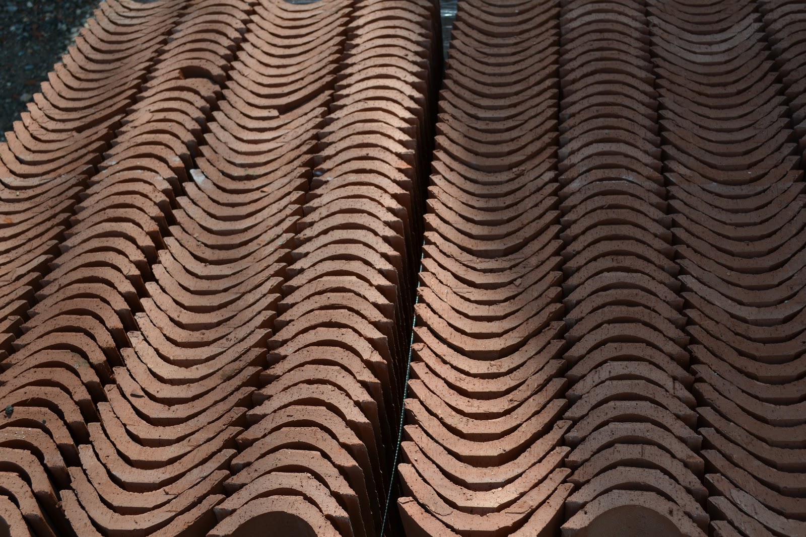 TEGOLINI, TEGOLE, COPPI E.... finalmente il TETTO!