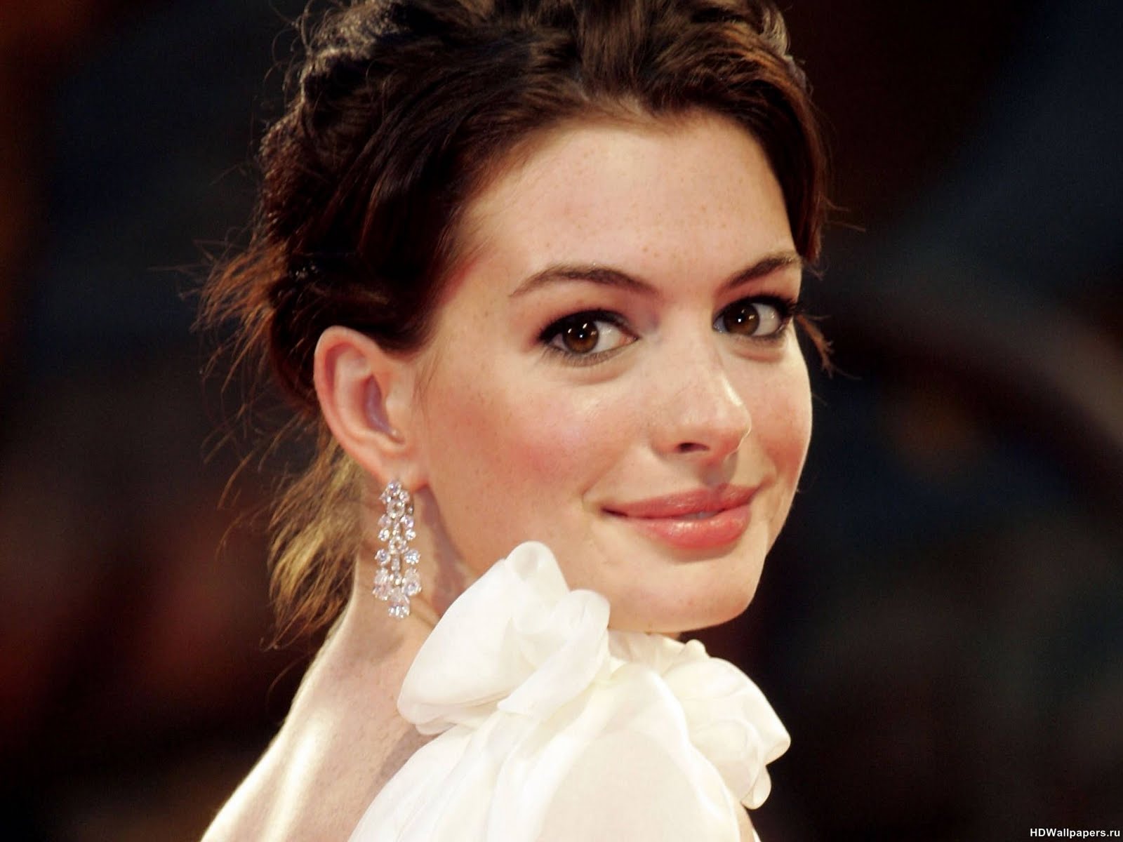 Anne Hathaway HD wallpapers collection for your desktop - free walpaper
