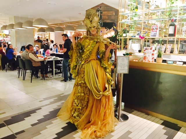 Roving Performers Australia: Gold Venetian Human Statue