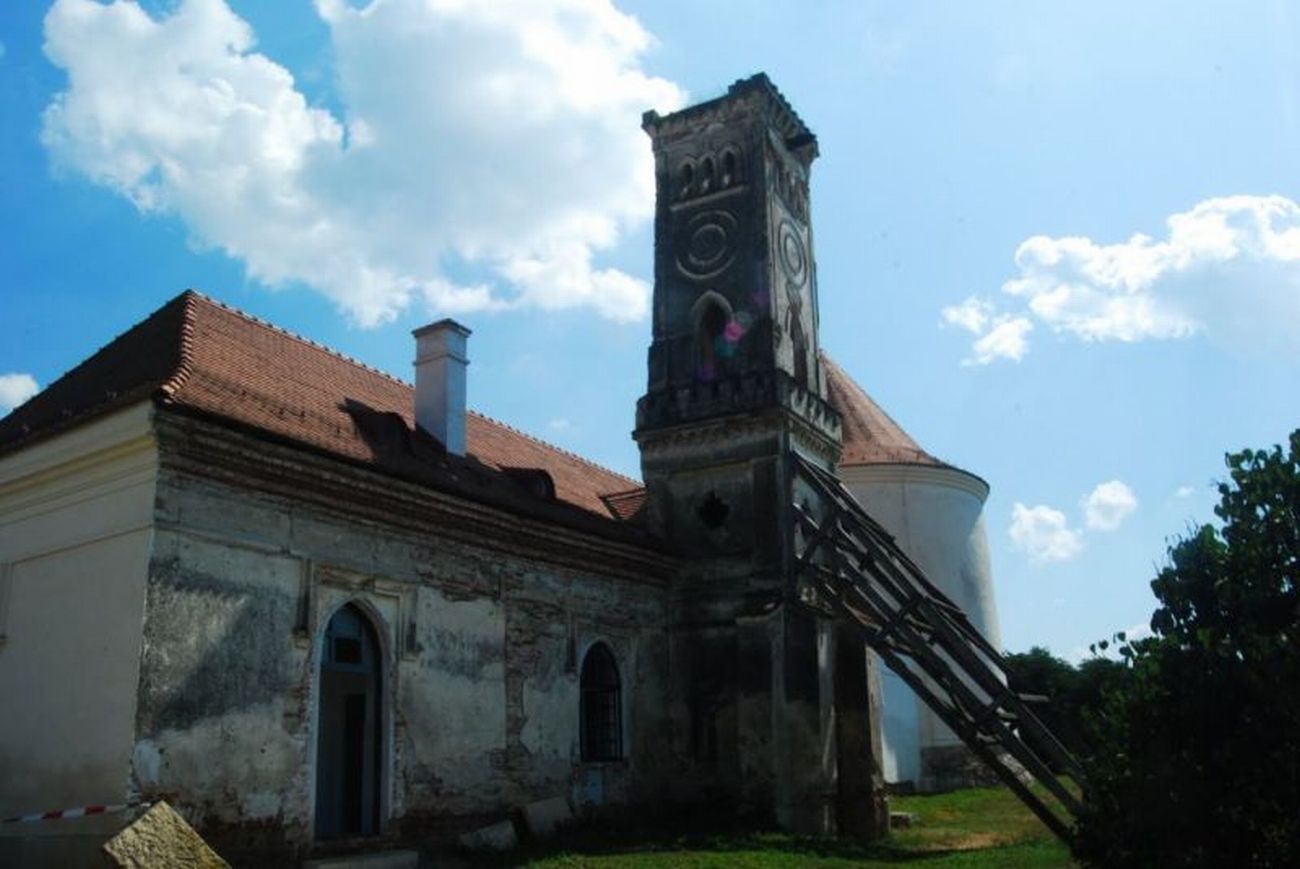 undeva la mijloc: Castelul Bánffy de la Bonțida