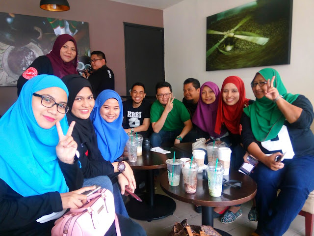 Fazreen Rafi Tampilkan kelainan dengan Jubah lelaki Moden. | Hanie Azura