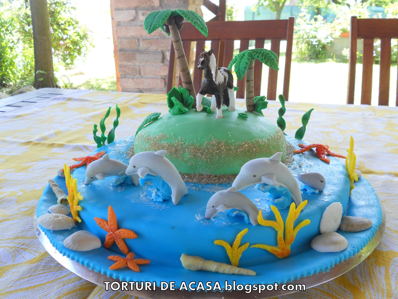 Torturi de acasa: Tort cu delfini si poneiul Nuvolla