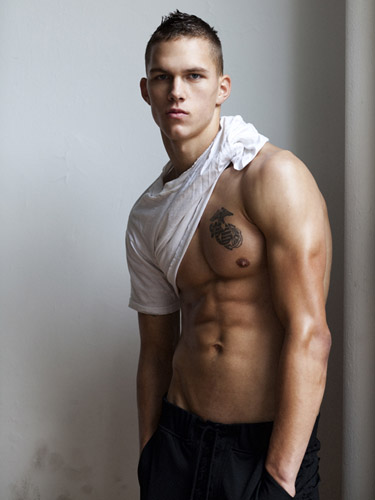 EVERYDAY HOTTIES: SMOLDERING.