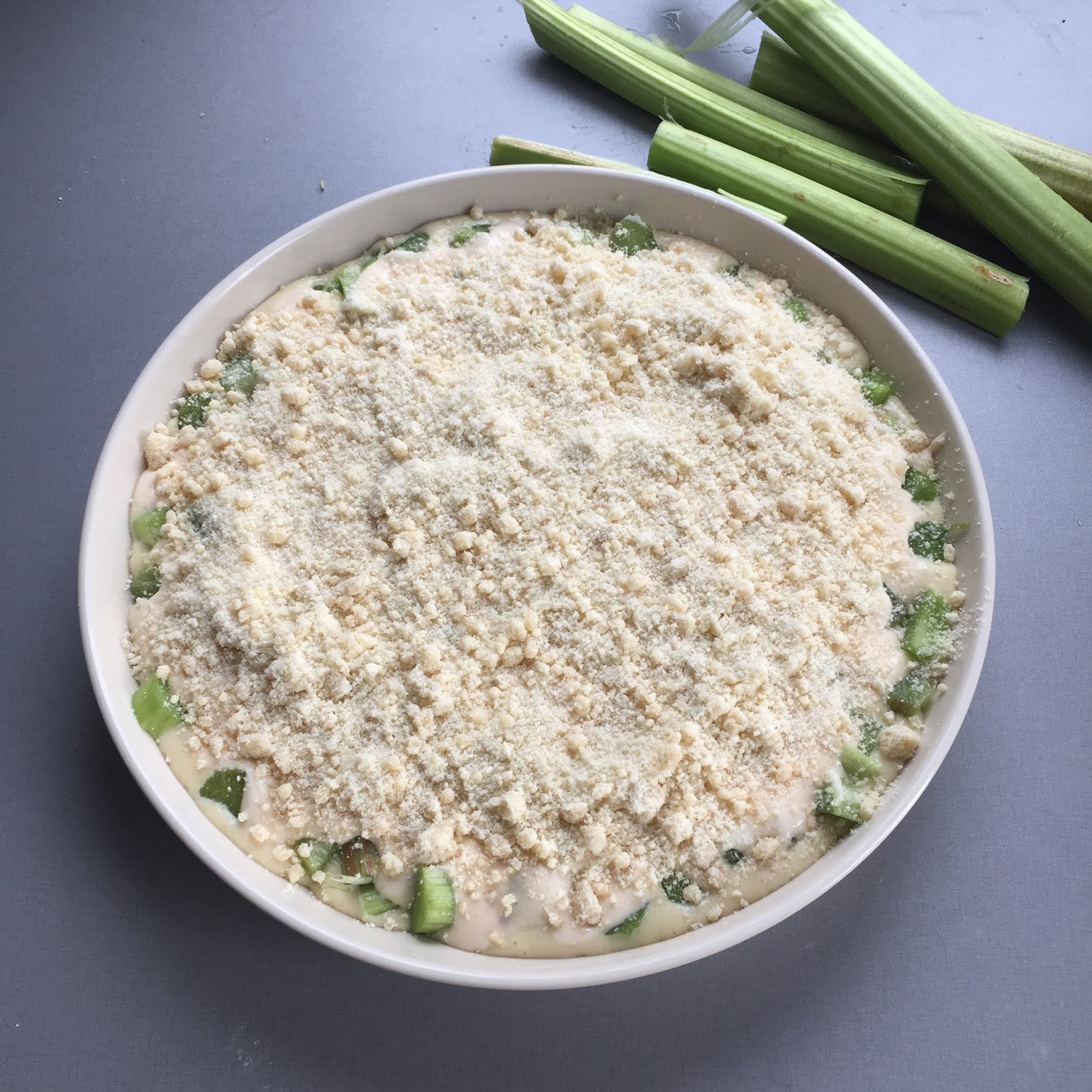 Täykkäri: Rahka-raparperipiirakka