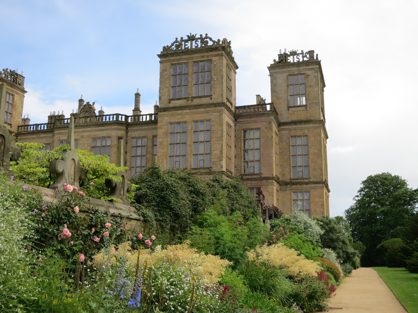 ARIZONA TRAVELER: BESS OF HARDWICK - HARDWICK HALL